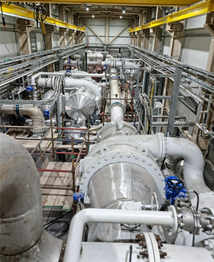 Large scale heat pumps: from waste heat to useful heat